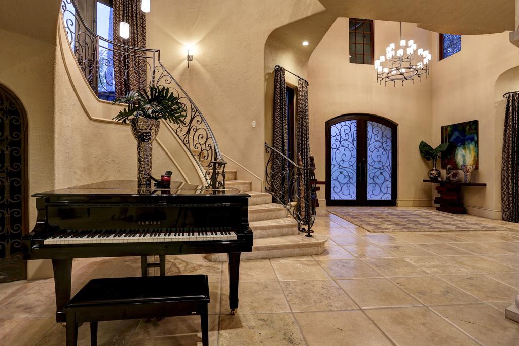 20 Grand Foyer Entrances That Are Unbelievable