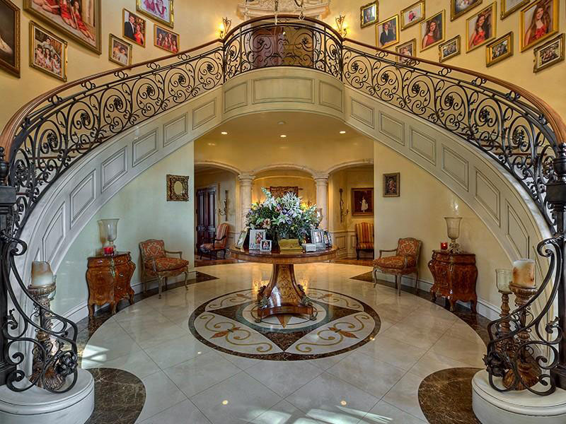 20 Grand Foyer Entrances That Are Unbelievable