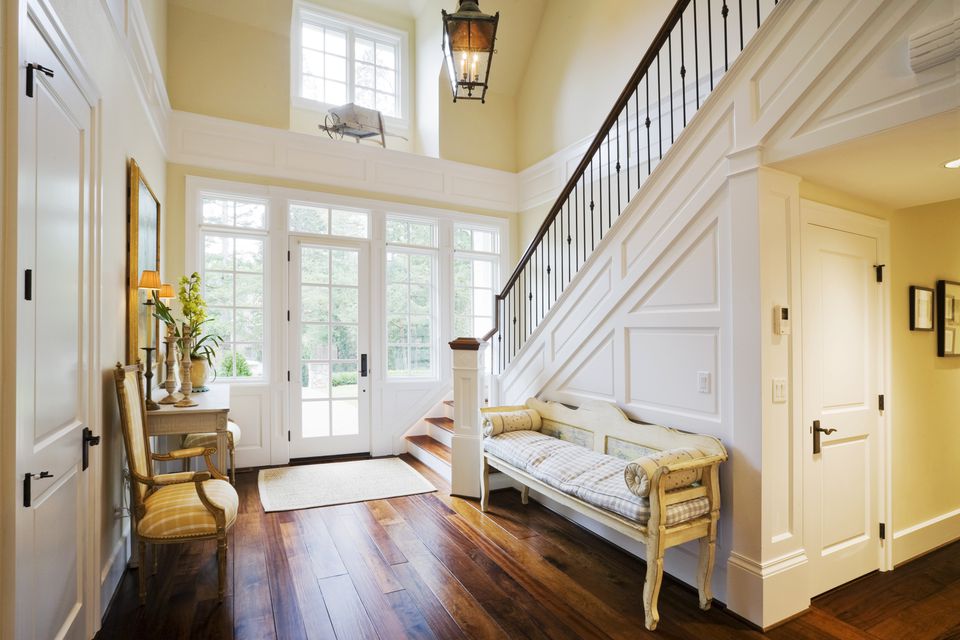 20 Gorgeous Foyers That Include a Table