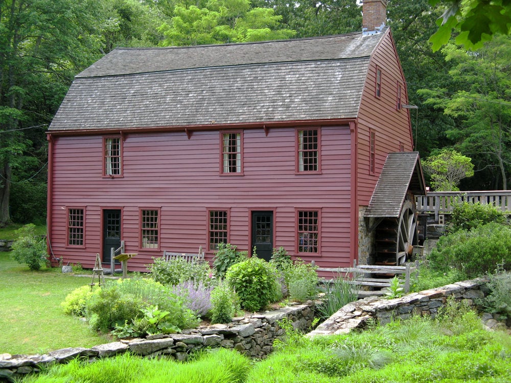 20 Beautiful Homes with Gambrel Roofs