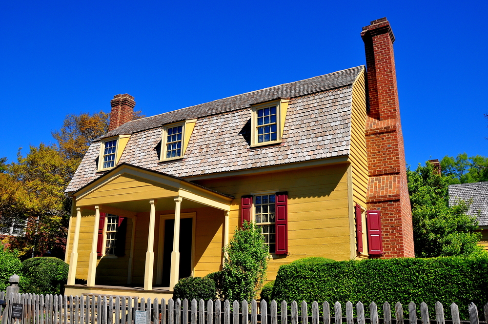 20 Beautiful Homes with Gambrel Roofs