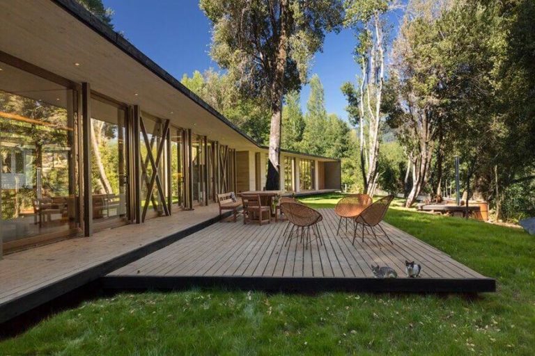 20 Gorgeous Floating Deck Designs
