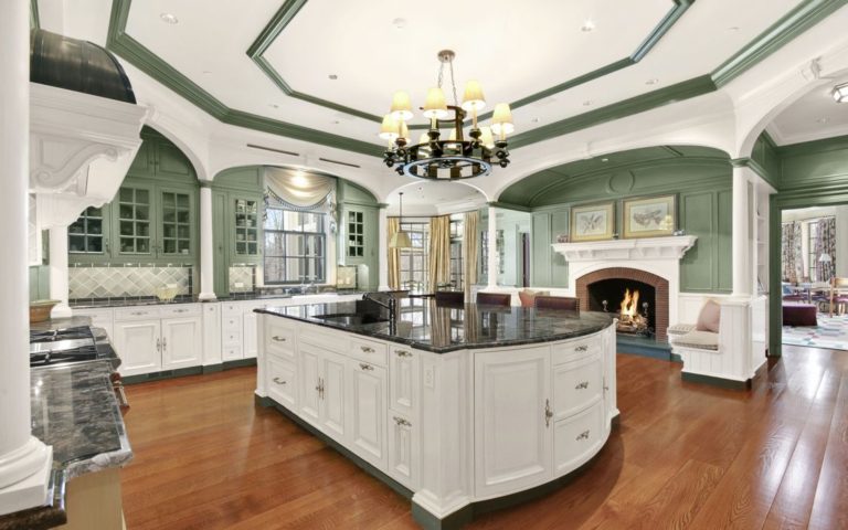 20 Unbelievable Kitchens in Mansions