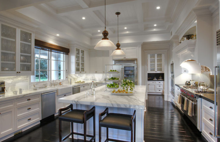 20 Unbelievable Kitchens in Mansions