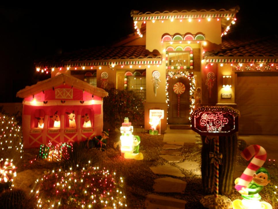 20 Phenomenal Outdoor Christmas Lights Setups