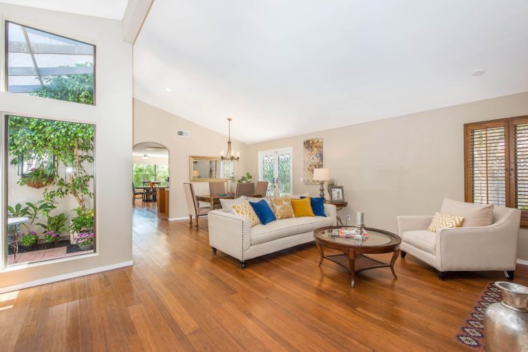 10 Beautiful Examples of Bamboo Living Room Designs