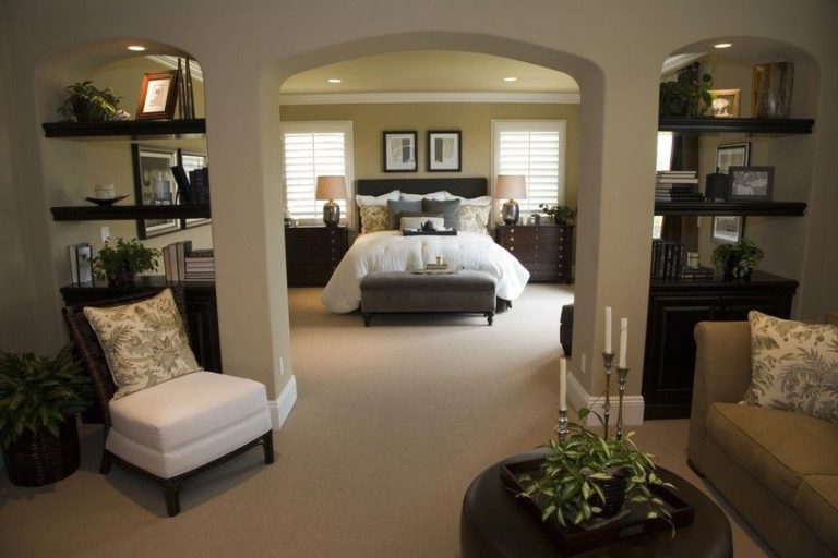 20 Gorgeous Master Bedrooms with Sitting Areas