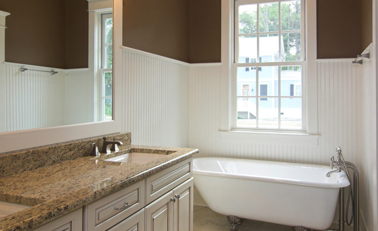 20 Gorgeous Examples of Beadboard Bathrooms