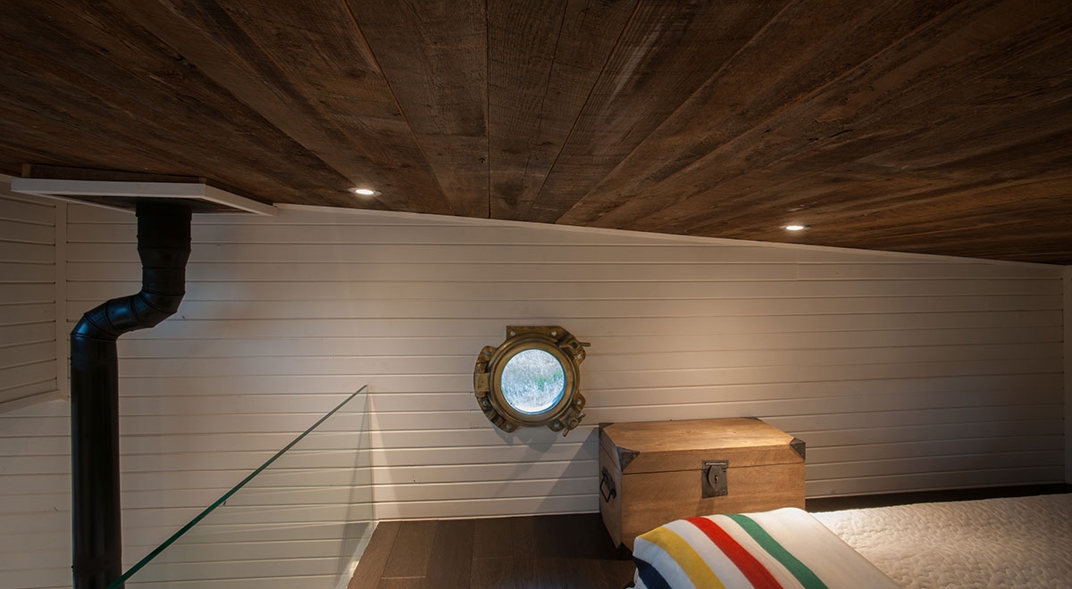 20 Beautiful Rooms Utilizing Porthole Windows