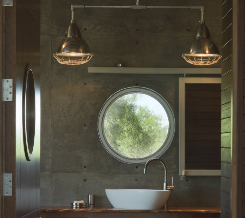 20 Beautiful Rooms Utilizing Porthole Windows