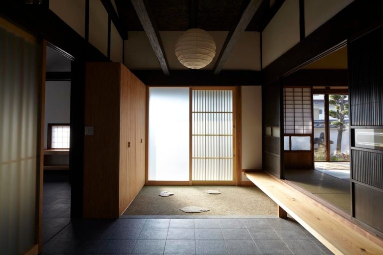 20 Amazing Asian Style Foyer Ideas