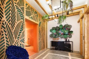 20 Awesome Tropical Style Foyer Ideas