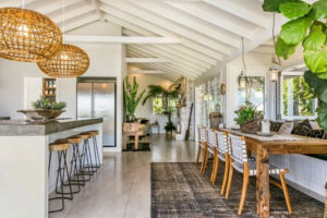 20 Awesome Tropical Style Foyer Ideas