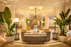 20 Awesome Tropical Style Foyer Ideas