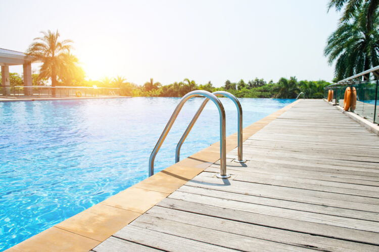 How To Get Rid of Red Worms In Your Pool